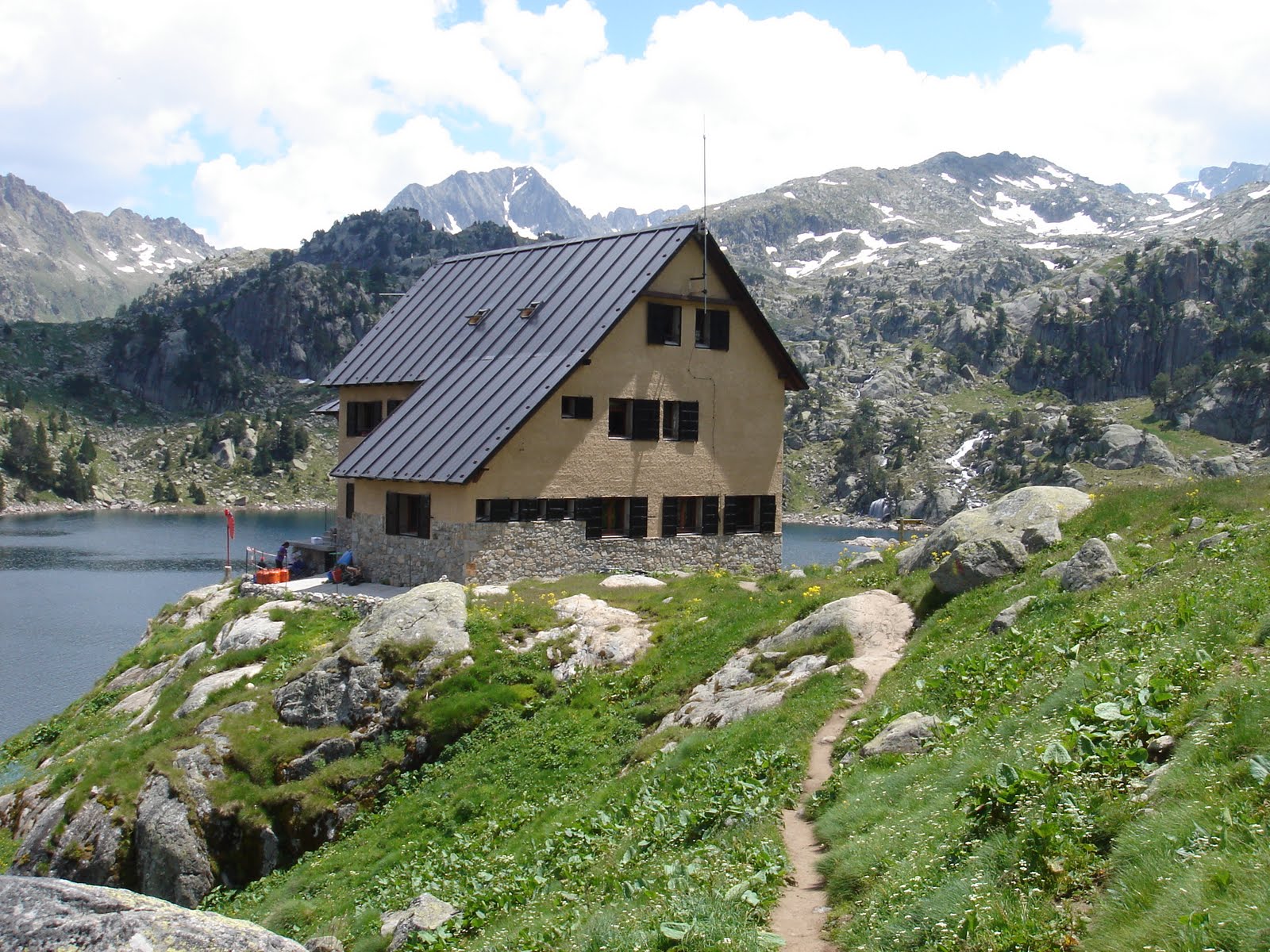 Refugi Colomèrs - Visitvaldaran.com - Valle de Arán - Estación de esquí ...